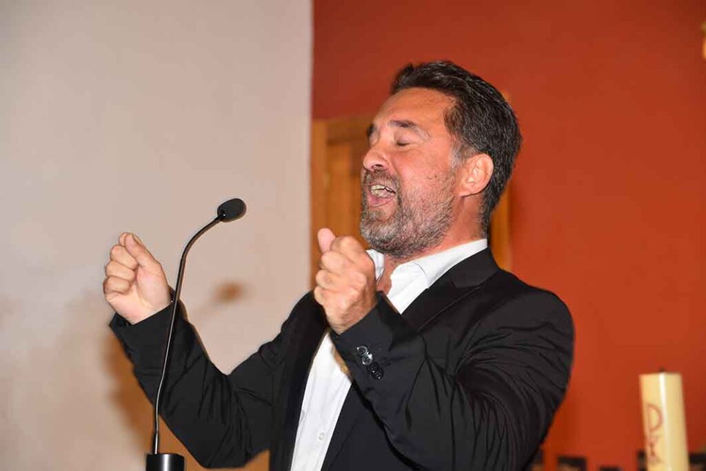 Manuel Gómez "El Ecijano" gana los concursos de saetas de Marbella y ...